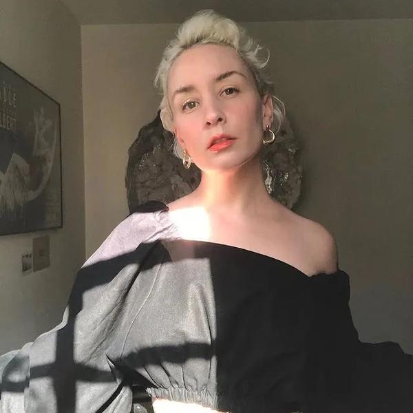 Laura Catherine Soto的材料实验：用水泥，岩石，蜉蝣和贝壳做书 - 知乎