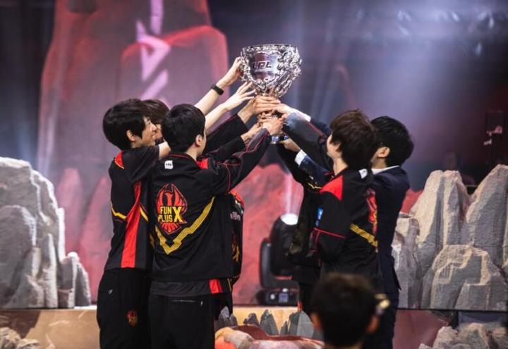 网曝S9可以去7人，每队带两名替补，IG很开心FPX却很吃亏 - 知乎