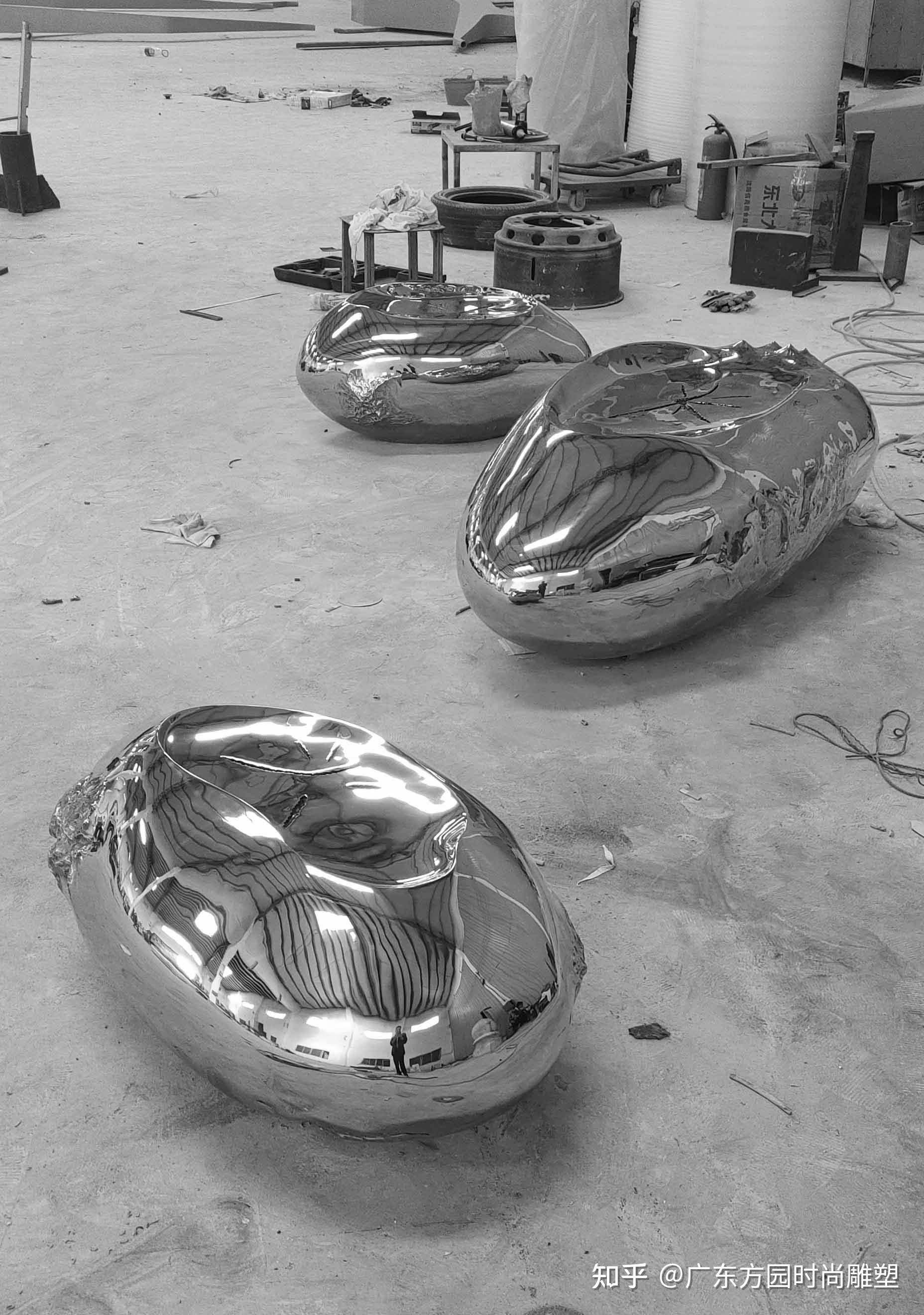 用细节打动空间，不锈钢家具的艺术化处理-广东方园雕塑厂家