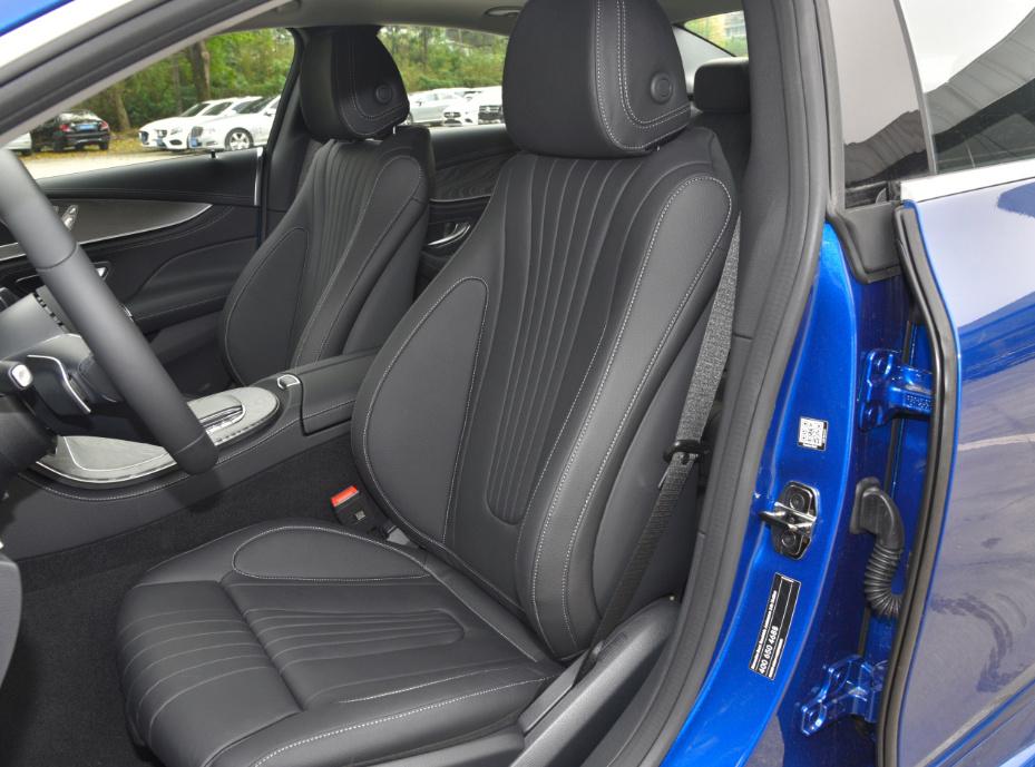 满足中年男性的“少年心”，新款奔驰CLS对比奥迪A7L - 知乎