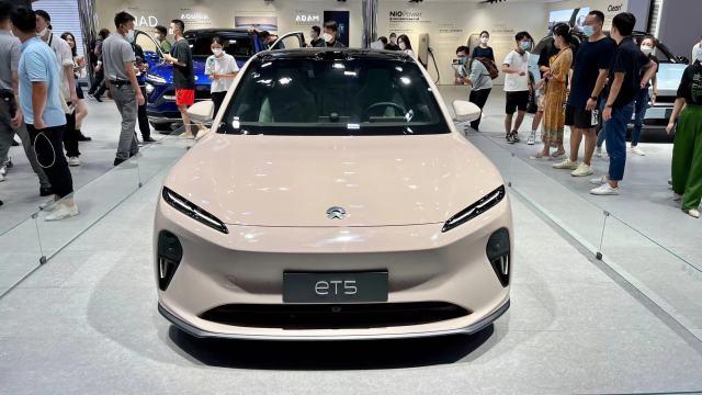 车展实测蔚来ET5，小号ET7被实锤，真能干翻3系？ - 知乎