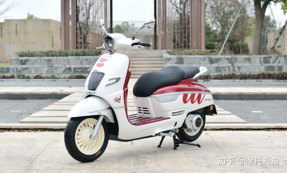 这款150踏板升级四气门、14L油箱和记录仪，11980元起，有250版本 - 知乎