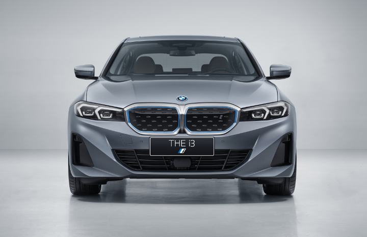 30万级豪华纯电轿车如何选？蔚来ET5对比宝马i3 - 知乎