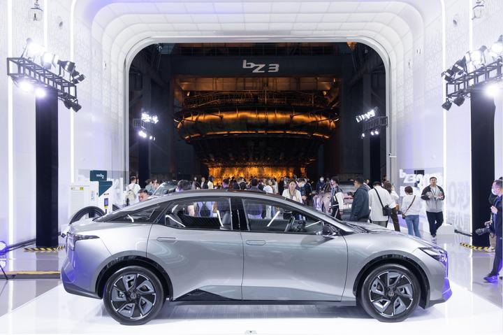上海车展|续航超600Km，丰田纯电中型车bZ3上市，售价16.98万起 - 知乎