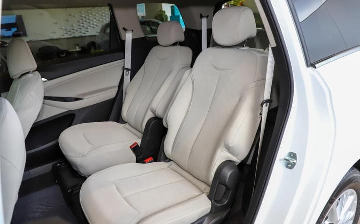 轴距2米8+大6座，这车8.58万起标配1.5T，比10多万的GL6还强 - 知乎