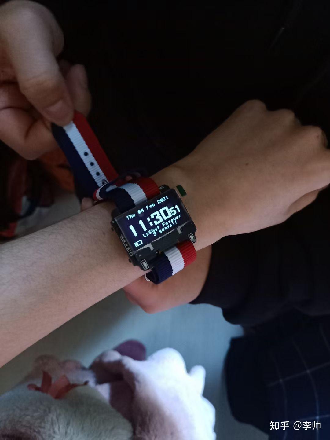 可编程可diy的stm32电子手表 知乎 