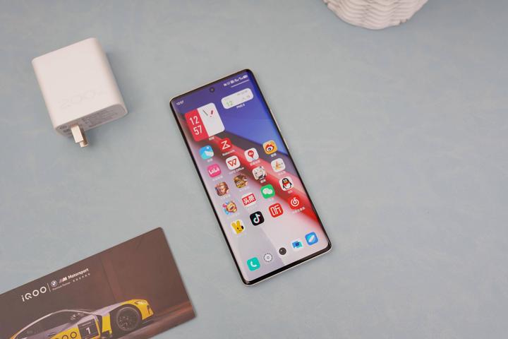 iQOO 11与iQOO 11 Pro：骁龙8Gen2+三星E6+自研芯片，如何选择？ - 知乎