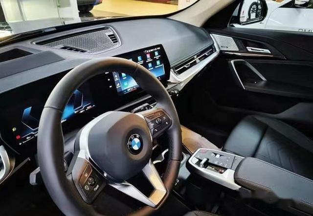 宝马全新X1到店实拍！尺寸大幅提升，最快年底前国产开售 - 知乎