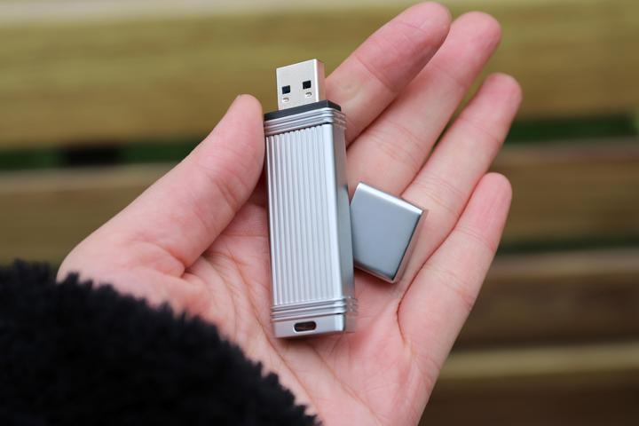 堪比移动硬盘！传输速度近400MB/s的U盘你用过吗？ - 知乎