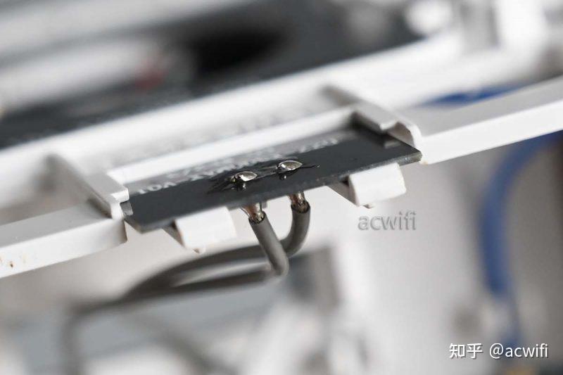 通则ZLT X300 MAX 5G CPE拆机，三频BE19000支持6G和N79 - 知乎