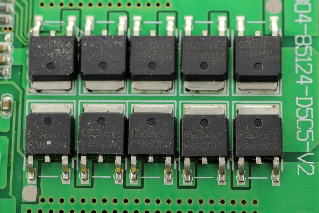 拆解报告：Yoobao羽博300W便携式户外电源EN300WLPD - 知乎