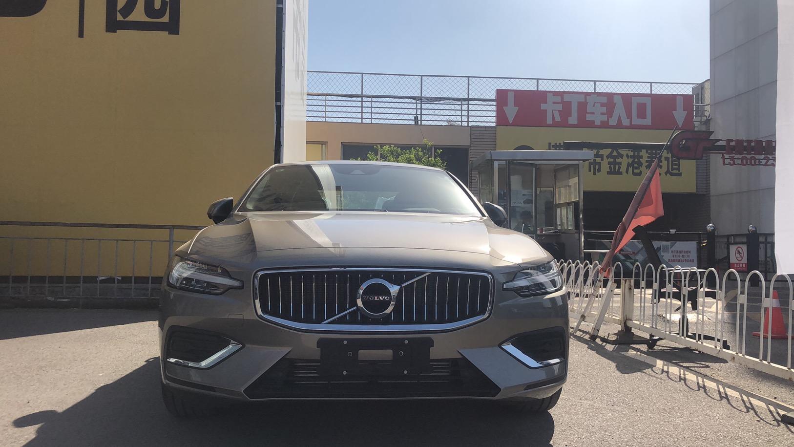 奔驰C260L, 宝马325LI，沃尔沃S60，ES200买车分析之个人感受 - 知乎