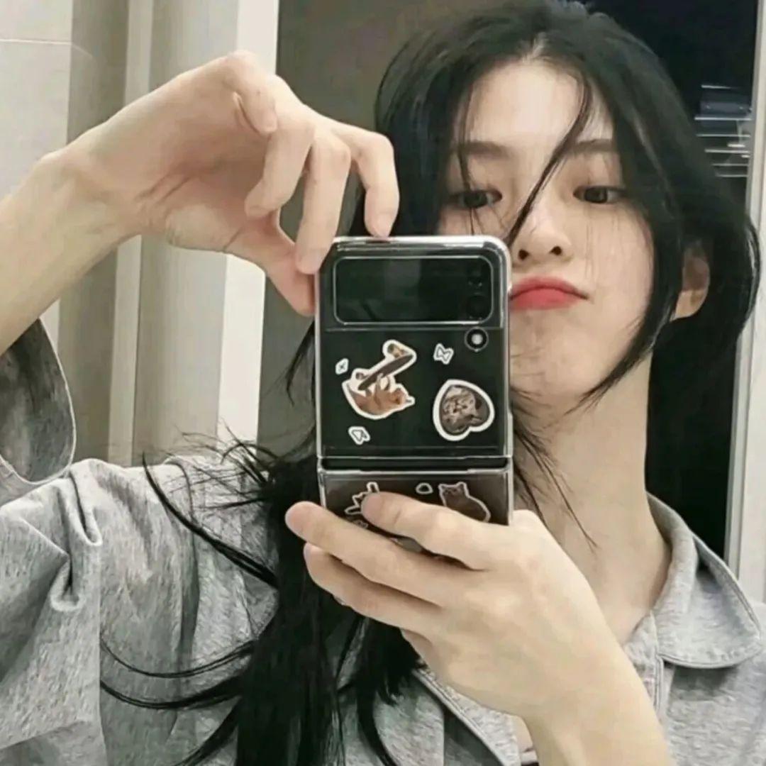 𝙒𝙚𝘾𝙝𝙖𝙩 极简ins风女生头像 - 知乎