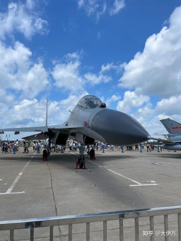 老将苏-27UBK被军迷强势围观！90年代进口苏-27如何改变中国空军？ - 知乎