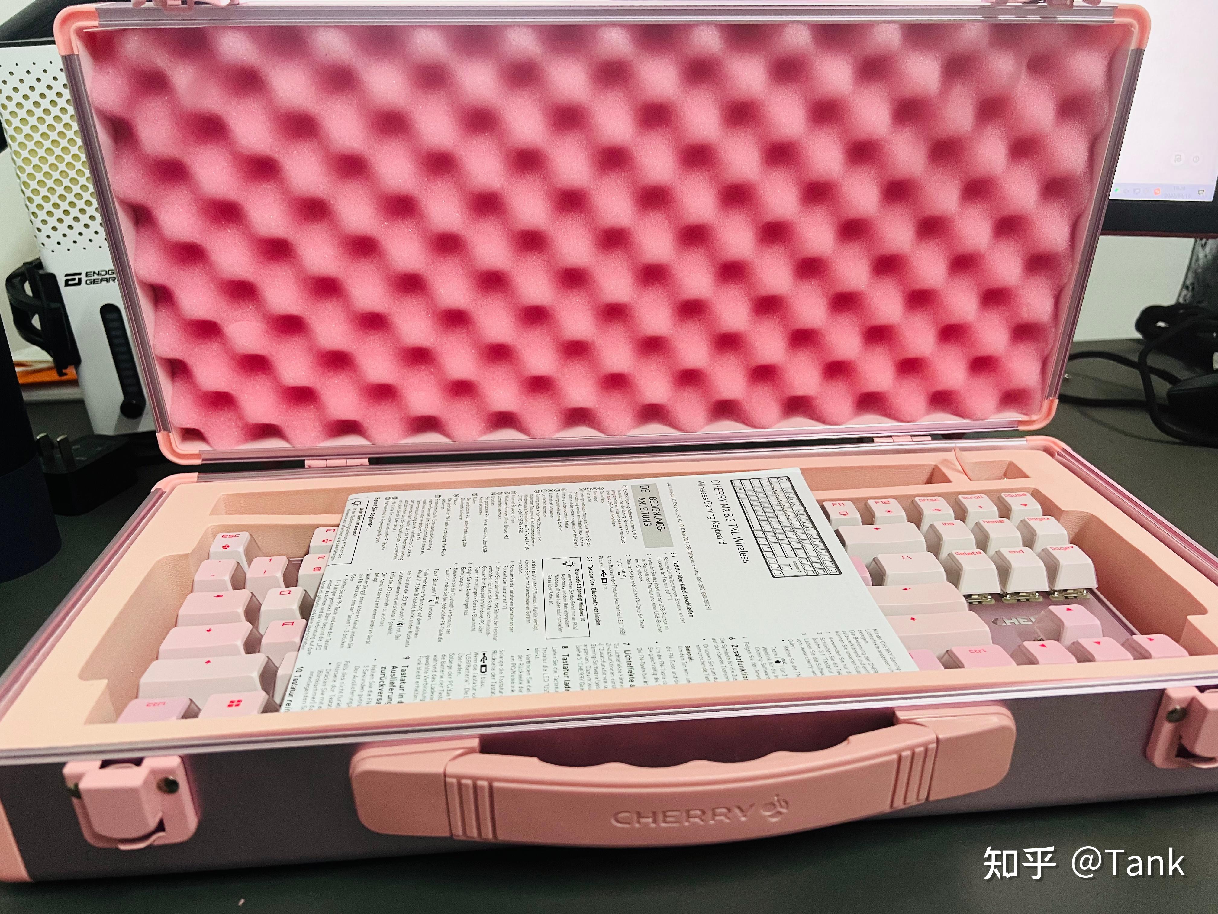 不同配色有不同的灯光效果，颜值即正义——Cherry MX8.2 XAGA 耀石系列开箱测评 - 知乎