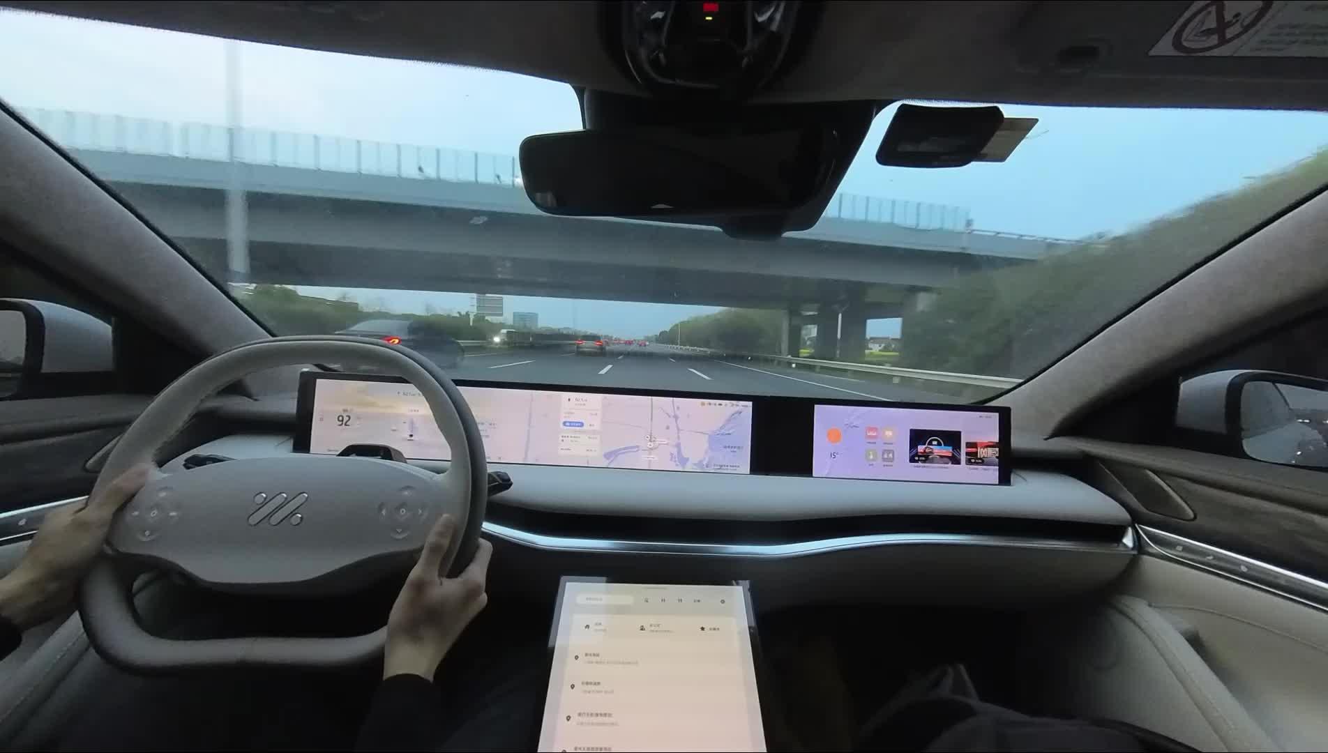 如何看待智己汽车宣布联合Momenta发布行业首个D.L.P.人工智能模型？在行业内属于什么水平？ - 知乎