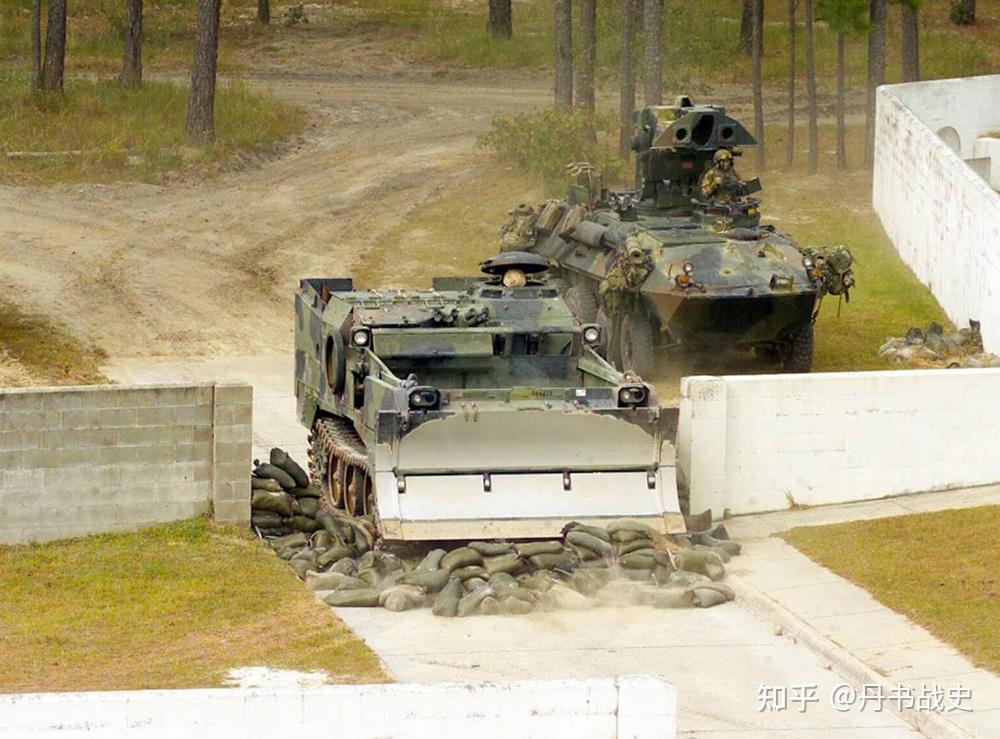 美军工兵连的主力装备之M9装甲推土机 - 知乎