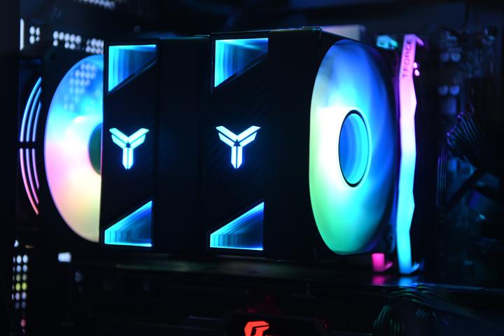 颜值刺客！乔思伯D41副屏版机箱+CR3000风冷试玩 - 知乎