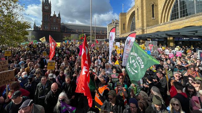 高通胀引发欧洲持续罢工潮，英国“金领”也加入了 - 知乎
