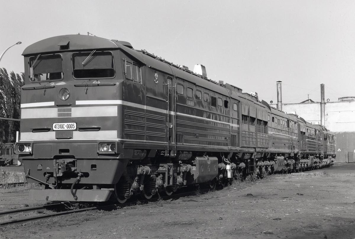 时不时喷黑烟的TE10系列内燃机车 - 知乎