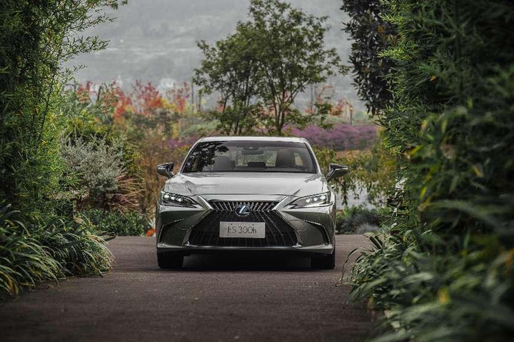 优雅感享的豪华，试驾雷克萨斯ES300h - 知乎