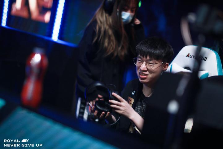 RNG3:2EDG晋级总决赛！丨WE官宣主教练离队 - 知乎