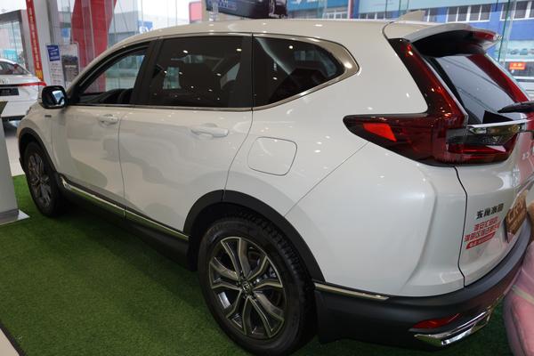 到店实拍东风本田的UR-V，配中控LCD屏幕，轴距2820mm，24.68万起 - 知乎