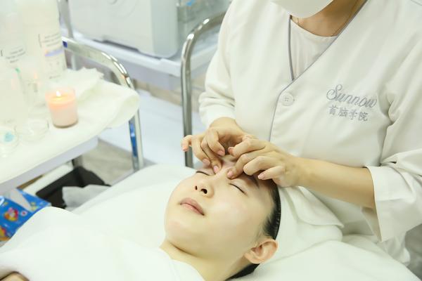 什么地方有专业学美容的学校 知乎