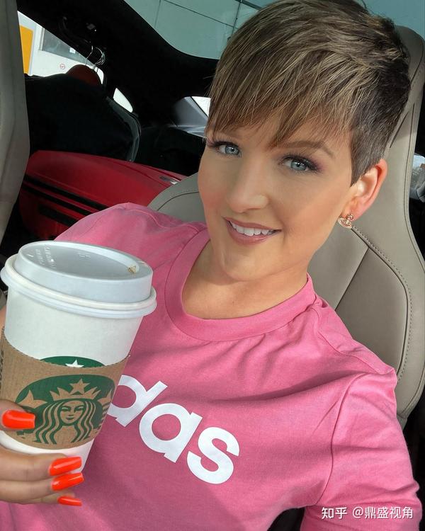 汉娜·布鲁克斯(Hannah Brooks)令人惊叹的下巴和迷人的外表 - 知乎