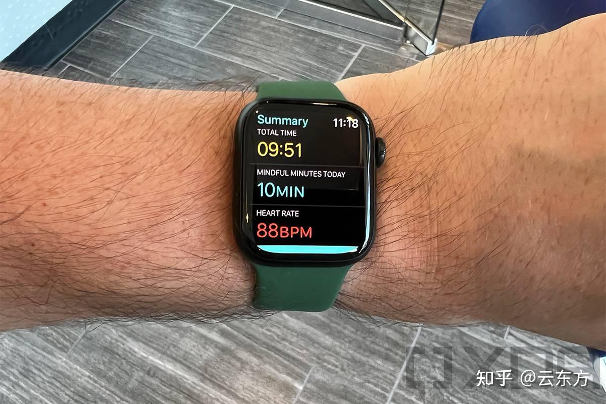 Apple Watch Series 7 评测：更大的屏幕、更好的电池和出色的体验 - 知乎