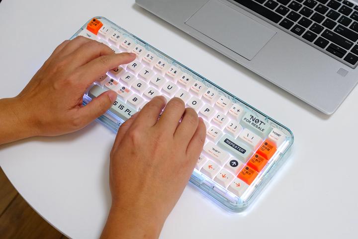 客制化设计，支持5 2蓝牙技术，melgeek Mojo68三模机械键盘评测 知乎