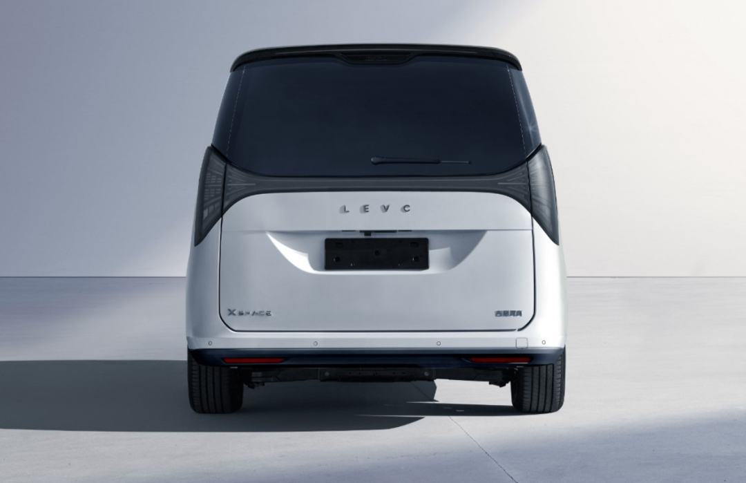 吉利全新纯电MPV曝光：LEVC翼真基于SOA架构，有4排8座！ - 知乎