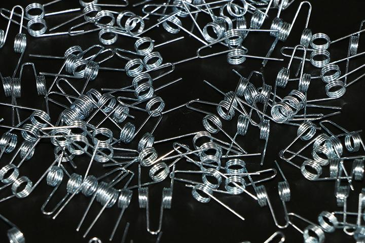 扭转弹簧的应用领域与工作原理 - 知乎