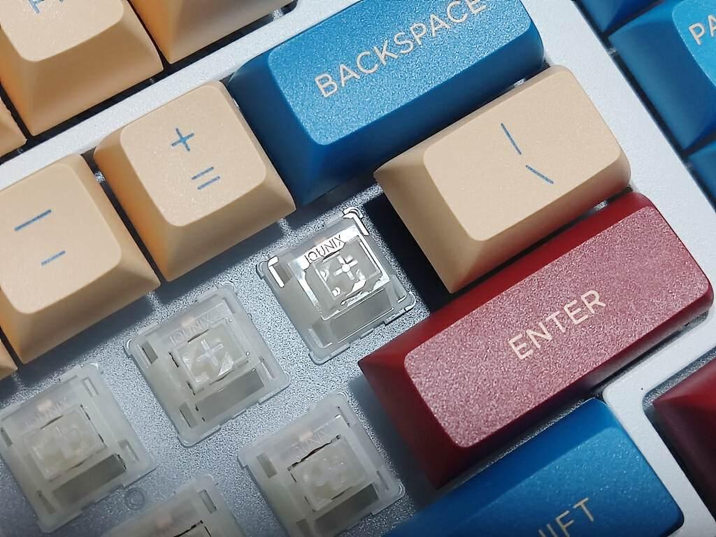 出道既“巅峰”首款全POK材质线性轴——IQUNIX璞玉轴上手体验