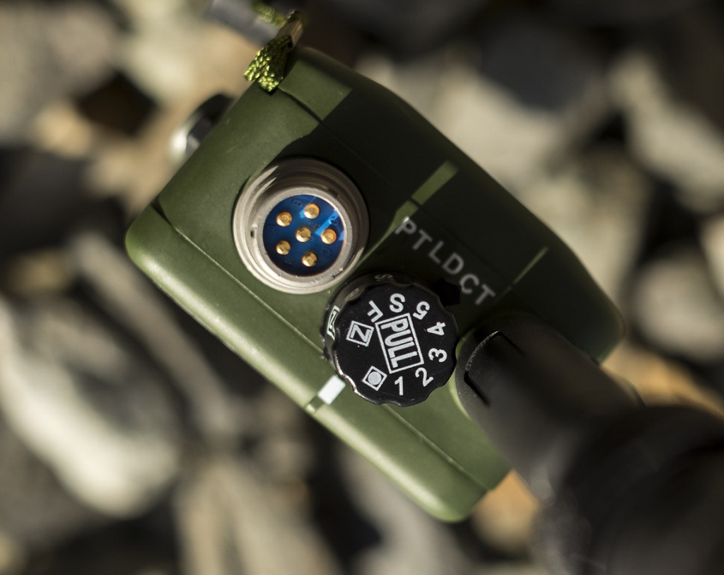 Harris Falcon 3 PRC 152复制品比较：TCA 152与TRI-152 - 知乎