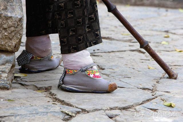 古代女子裹脚的习俗由来已久，这种现象是什么时候才开始的呢？ - 知乎