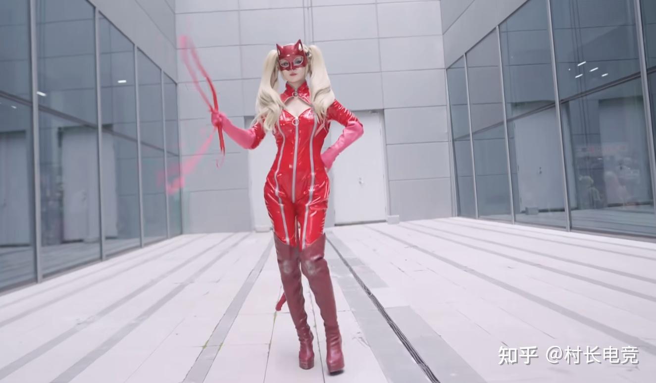 白天温柔阿姨，晚上性感辣妹，P5X这阿姨首次COS就成漫展人气王！ - 知乎