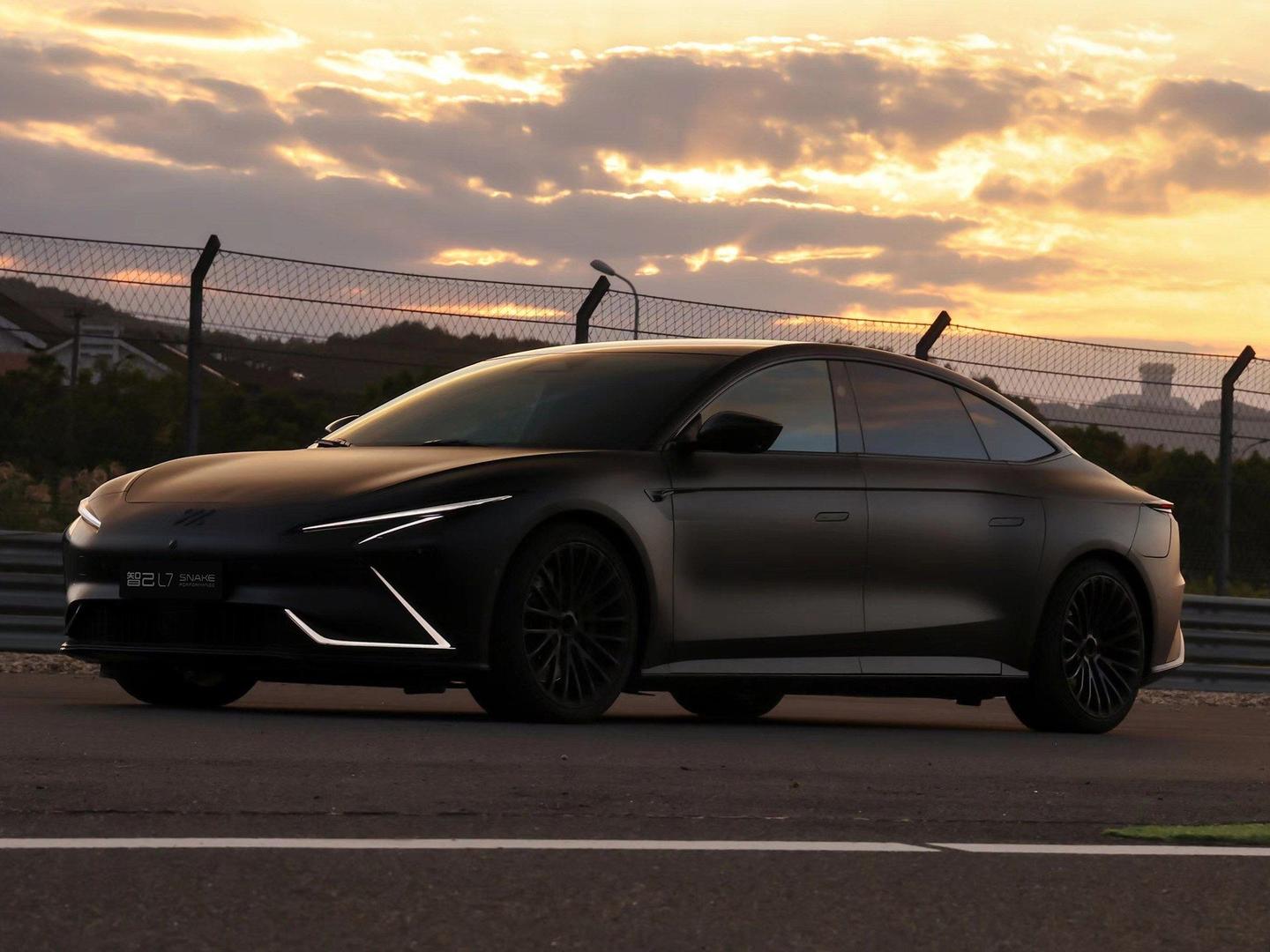 新款智己L7正式上市 售价29.99-41.99万元 - 知乎