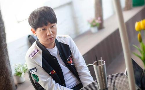 只差一个官宣？Khan出现在FPX基地让Doinb帮点外卖 - 知乎