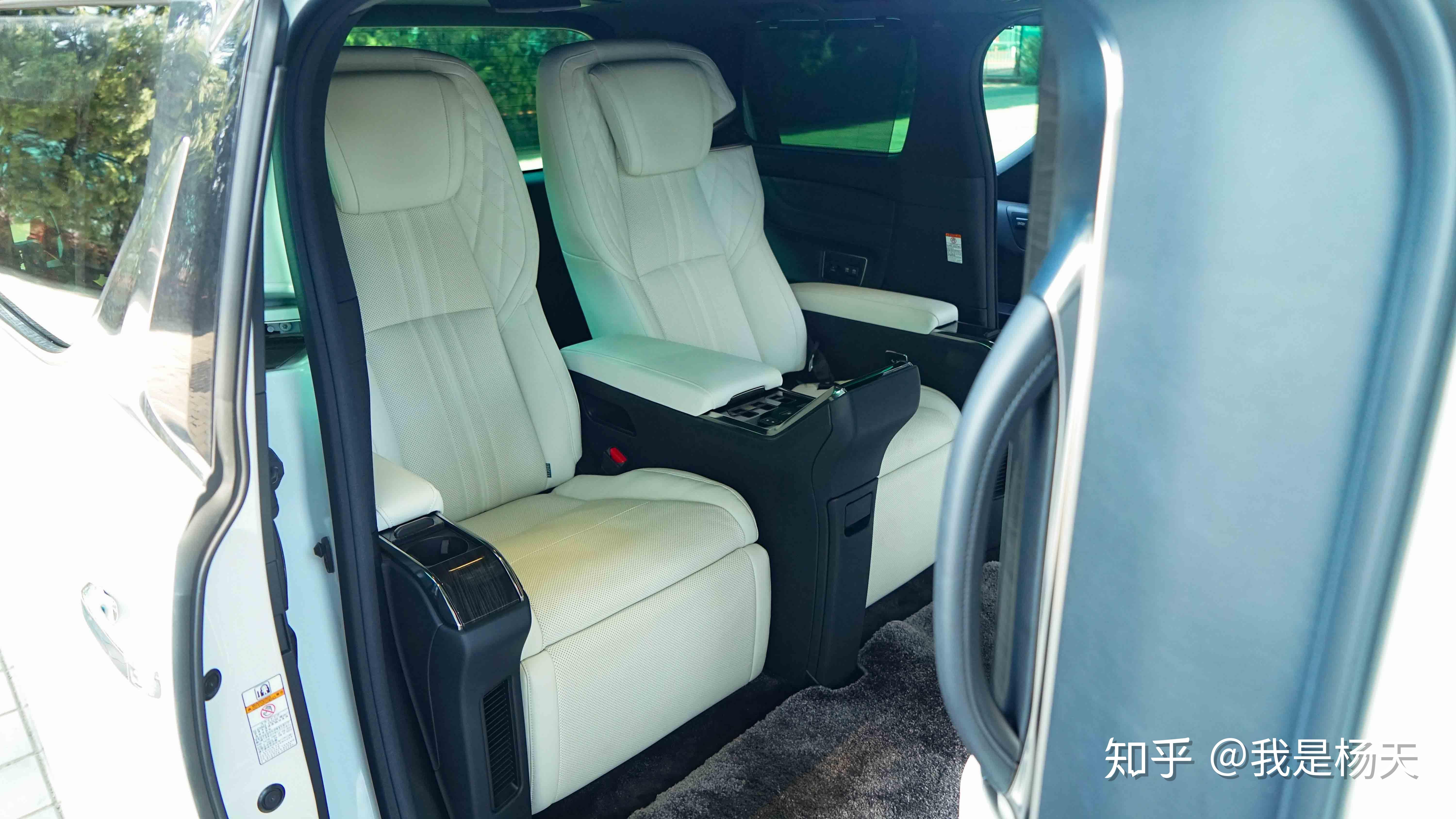 超200万的顶级MPV也不过如此？雷克萨斯LM300h四座版超详实体验报告 - 知乎