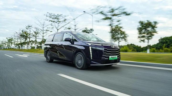 试驾传祺E8，搅动家用MPV市场，就靠它了？ - 知乎