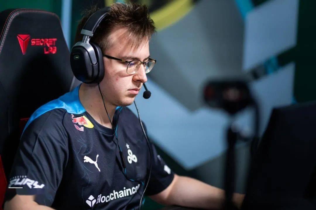 年少有为的电竞人！Cloud9战队成员Ax1Le获得俄罗斯福布斯新星提名 - 知乎