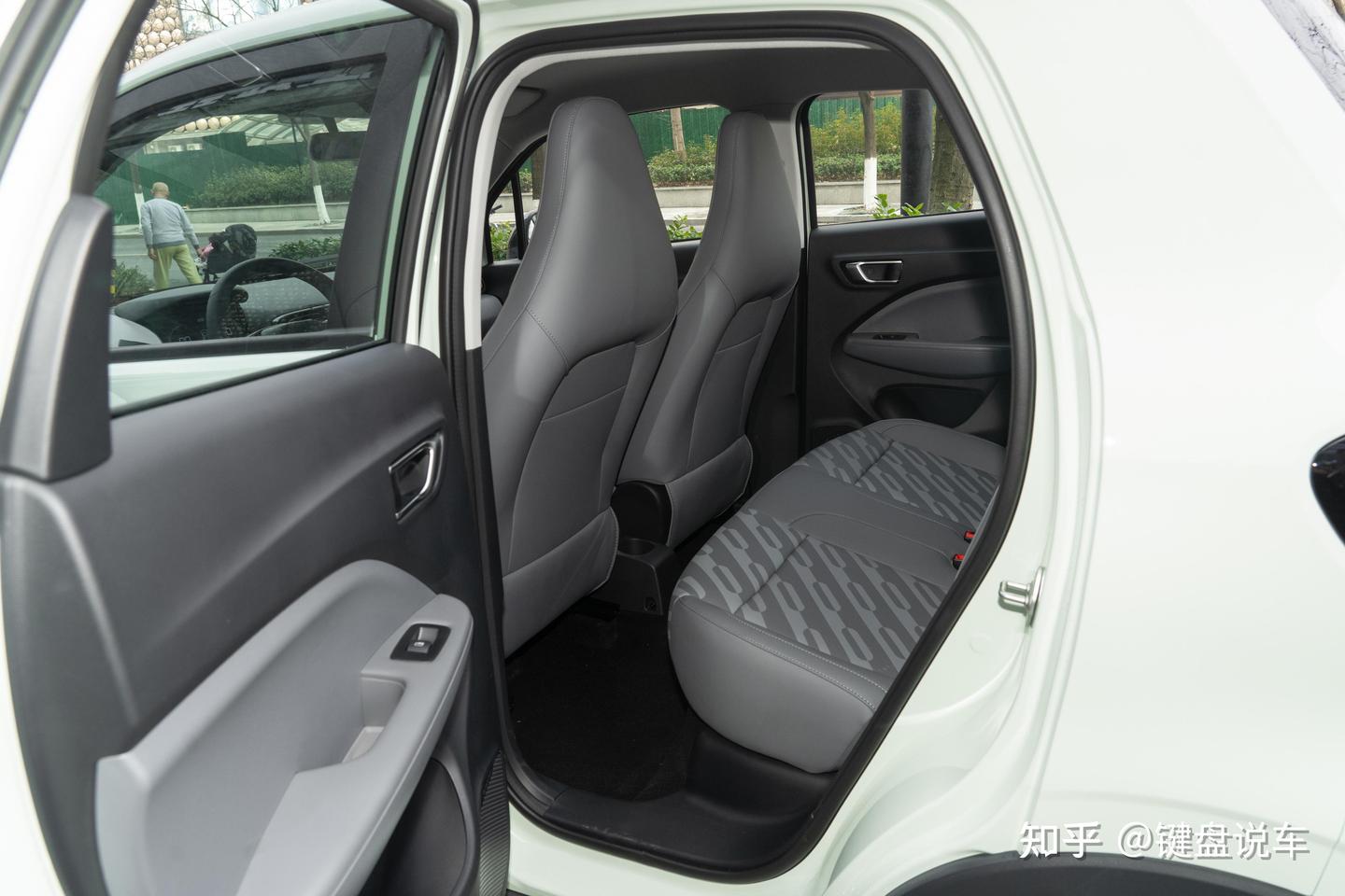 长安Lumin vs 零跑T03，差两扇门，区别有这么多？ - 知乎