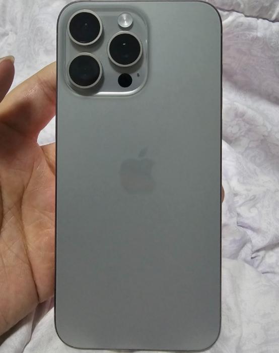 粉丝7800买二手iPhone15Pro Max！称比Mate60Pro性价比更高！ - 知乎