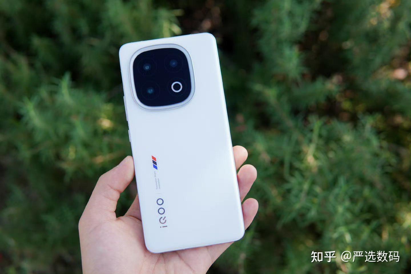 都说十三香，iQOO13和一加13该怎么选？