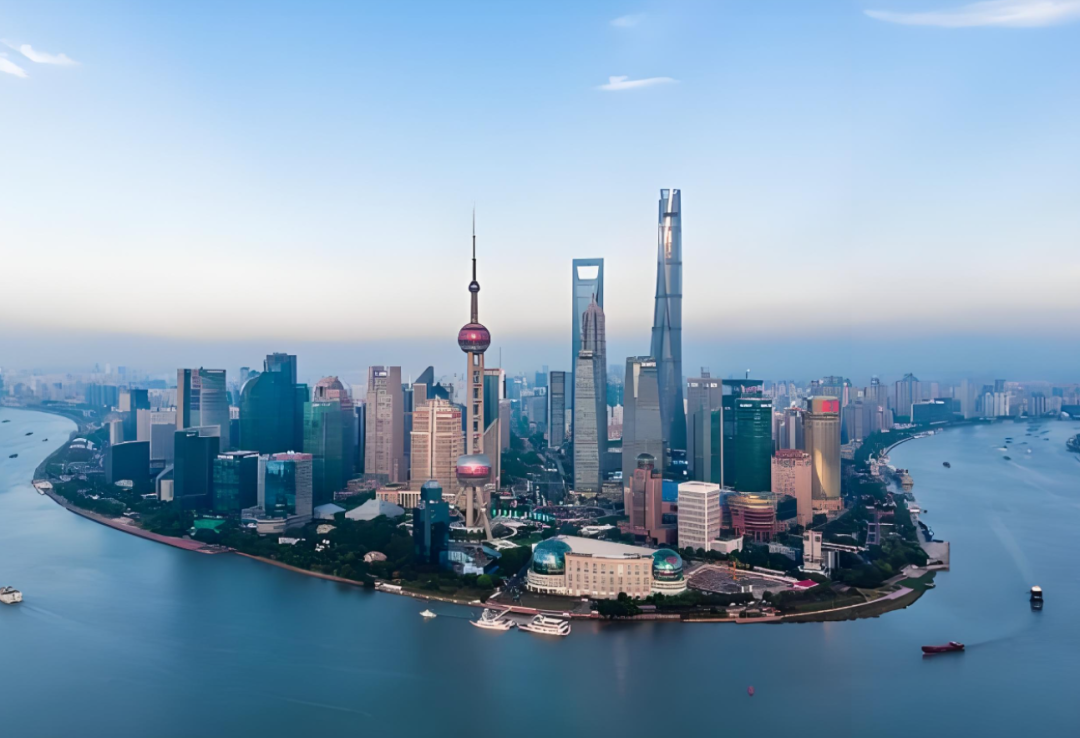 中英双语读上海：陆家嘴位于黄浦江东岸，120元乘船巡游黄浦江 - 知乎