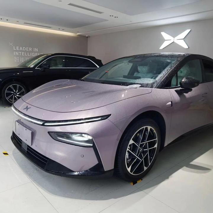 新车丨小鹏P7+实车到店，比P7i更大+掀背尾门，配313马力+800V - 知乎