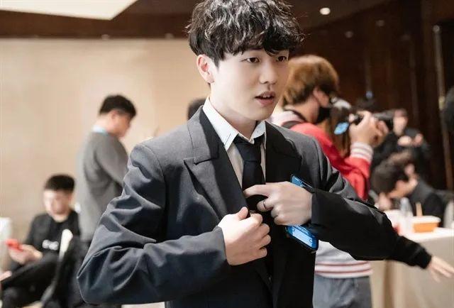 热爱健身的Oner终于打出了“农夫三拳” - 知乎