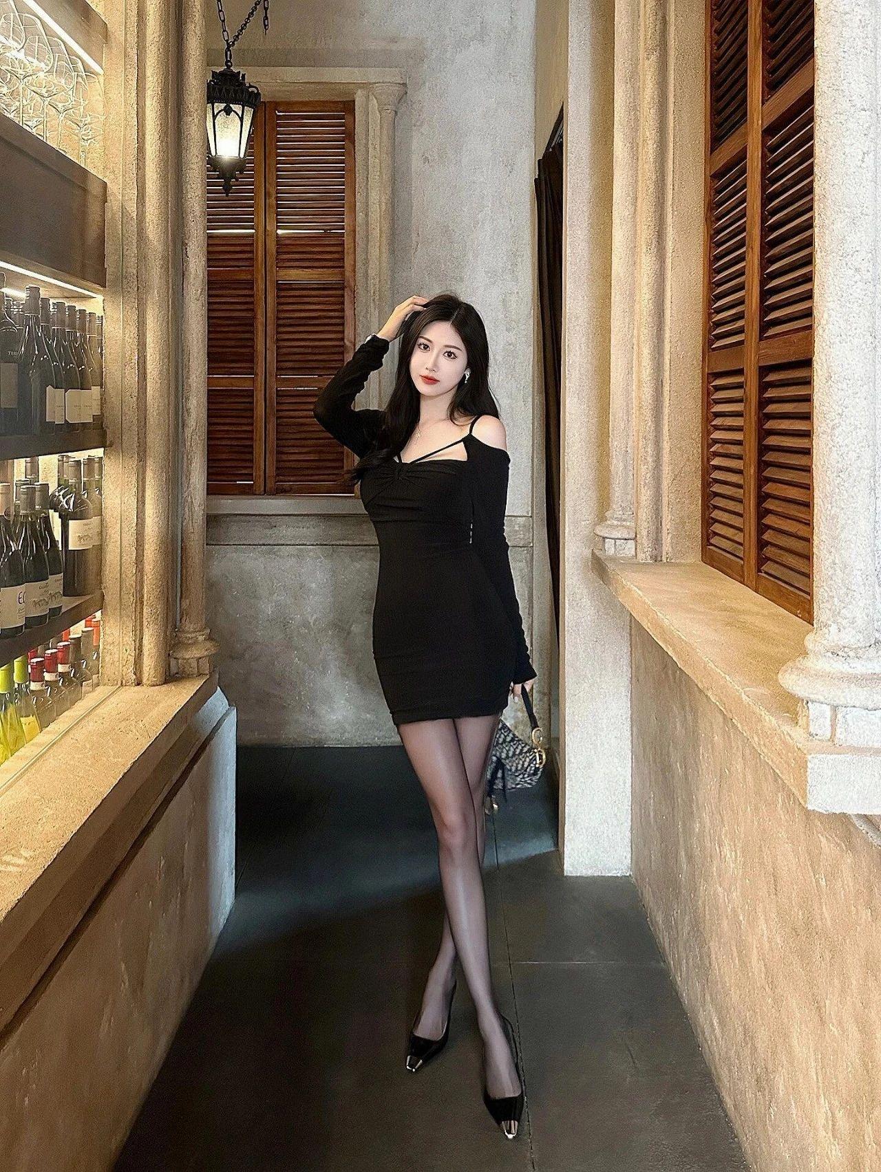 艺术家气质黑丝丨169cm 45kg黑丝+黑裙穿搭指南：打造优雅艺术家气质服饰搭配 - 知乎