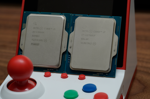 现在配电脑CPU选13600还是12700?